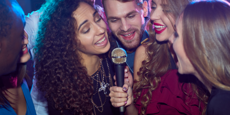 D'où vient le Karaoké ? Histoire et origines du Karaoké